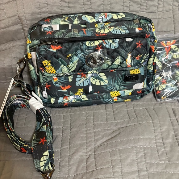 lug | Bags | Lug Carousel Switch Crossbody Bag New Safari Zoo Cheetah ...